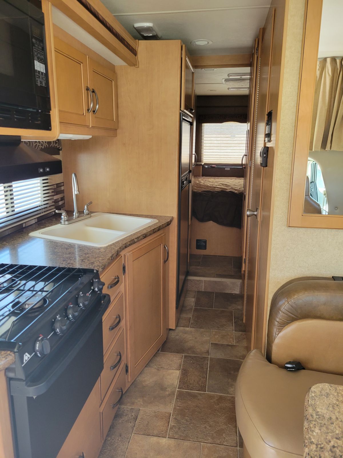 2015 Thor Motor Coach Chateau 28F - National Vehicle