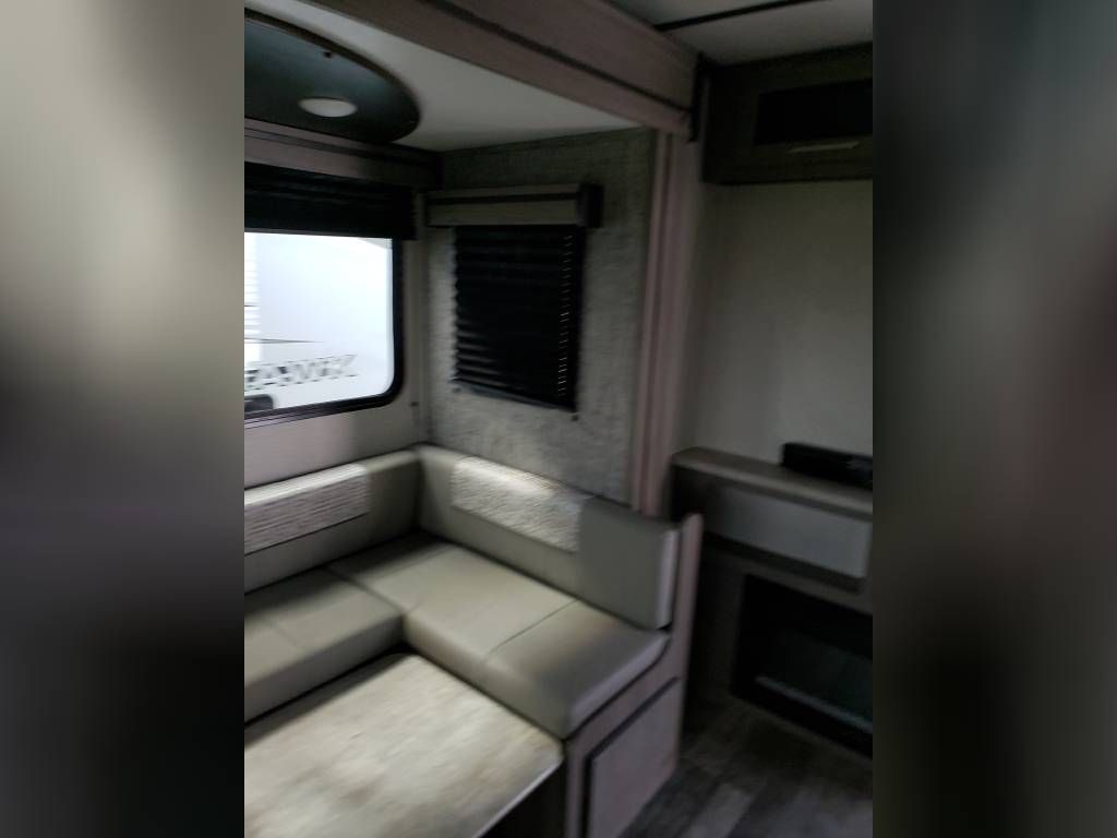 2022 Crossroads Volante 25RL - National Vehicle