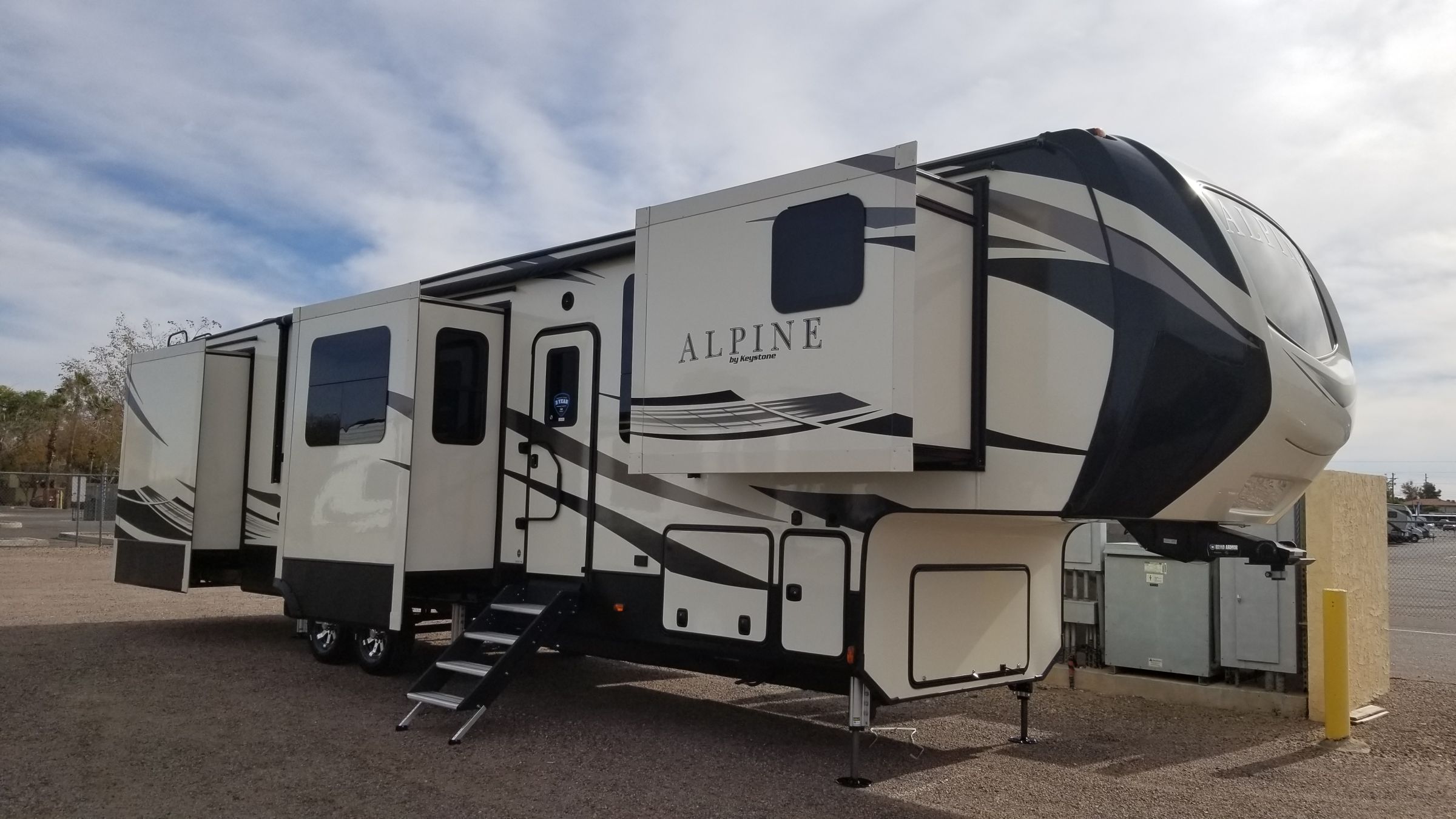 2019 Keystone Alpine 3800FK - National Vehicle