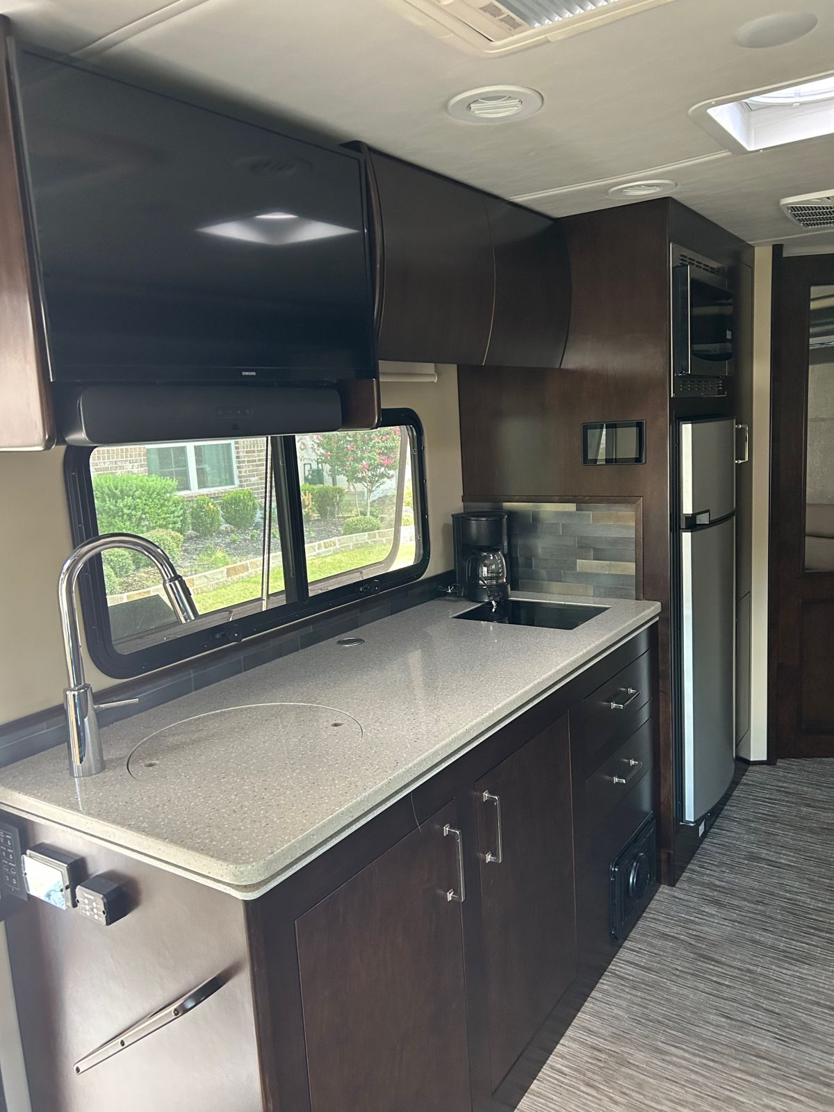 2021 Renegade Vienna 25VRMC - National Vehicle