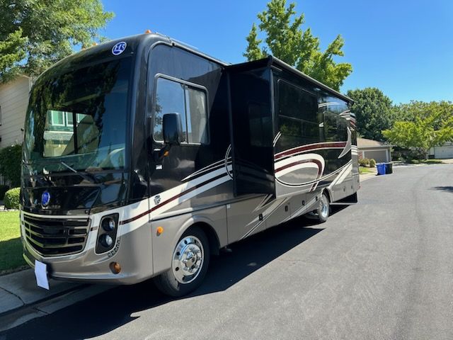 2018 Holiday Rambler Vacationer XE 32A - National Vehicle