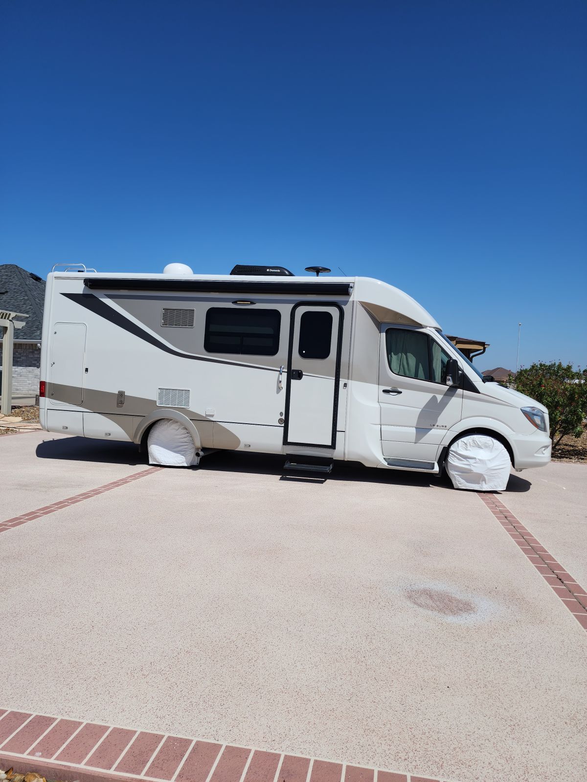 2015 Leisure Travel Van Unity U24MB - National Vehicle