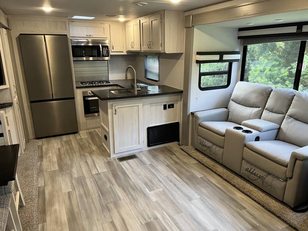 2022 Prime Time Lacrosse Luxury Lite 3411RK - National Vehicle