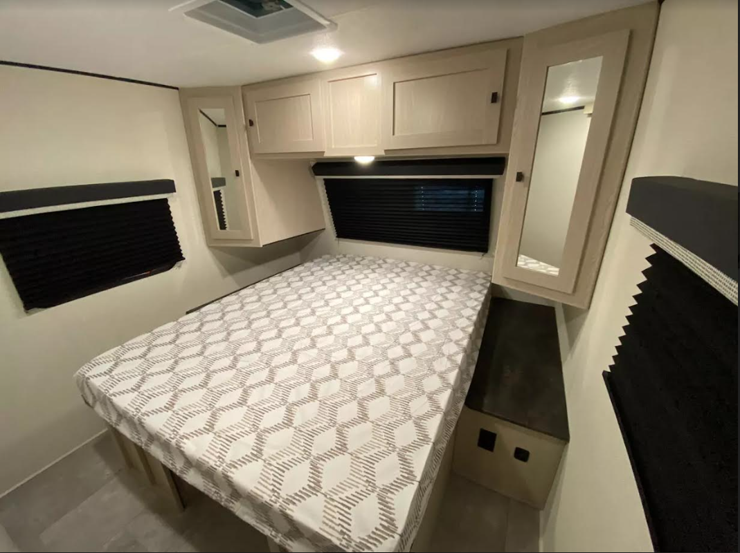 2023 Coachmen Apex Ultra-Lite 256BHS - National Vehicle