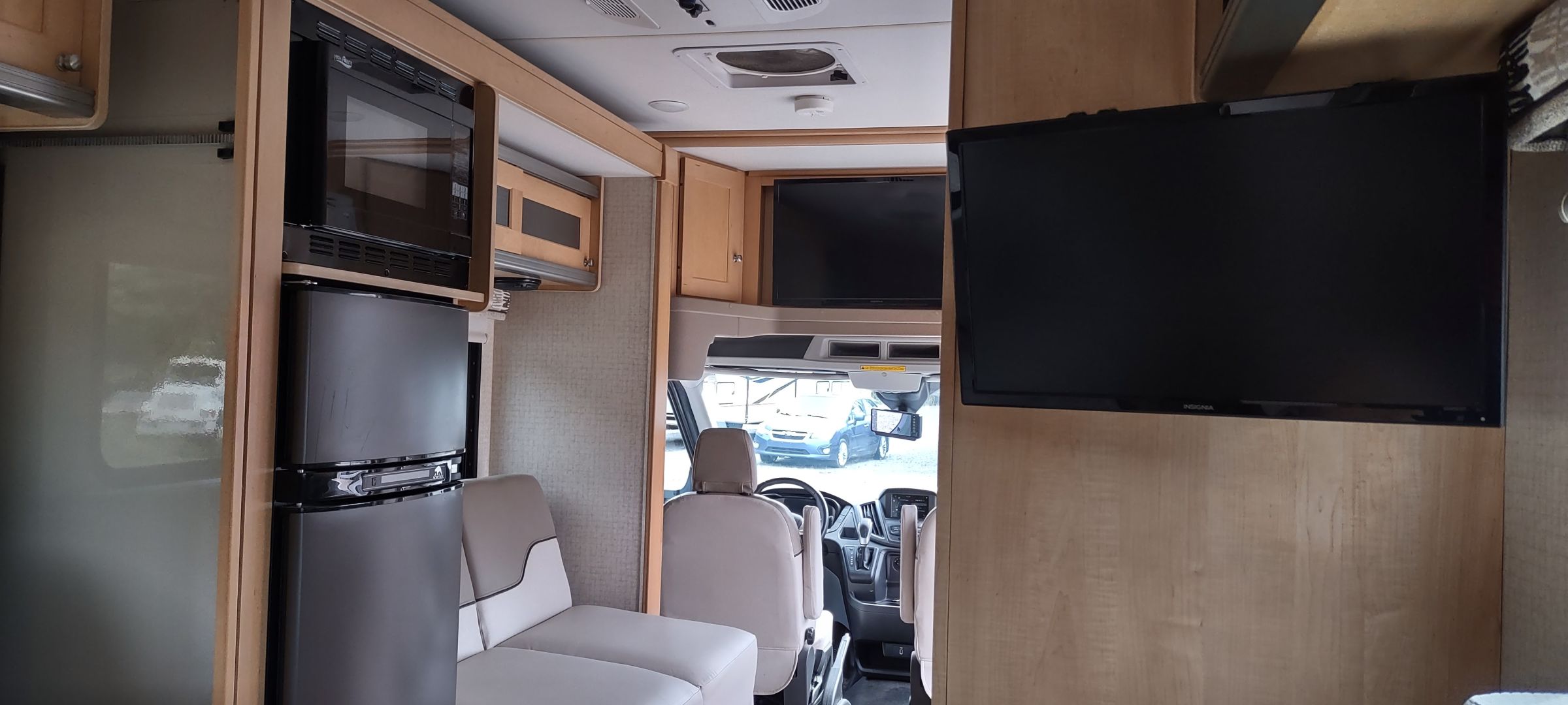 2017 Winnebago Fuse 23A - National Vehicle