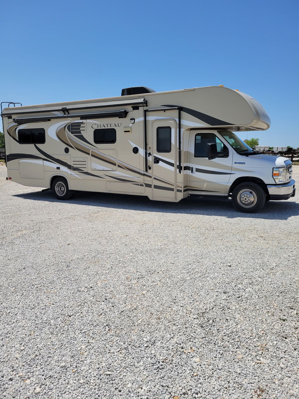 2015 Thor Motor Coach Chateau 28F - National Vehicle