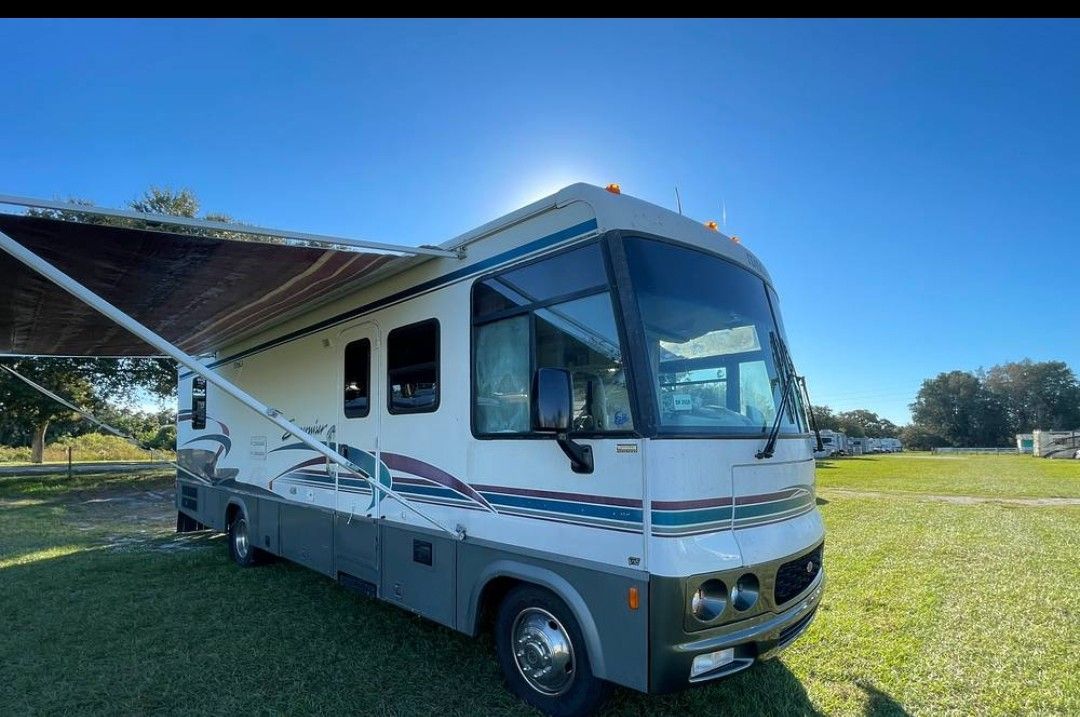 2000 Itasca Suncruiser 32V - National Vehicle